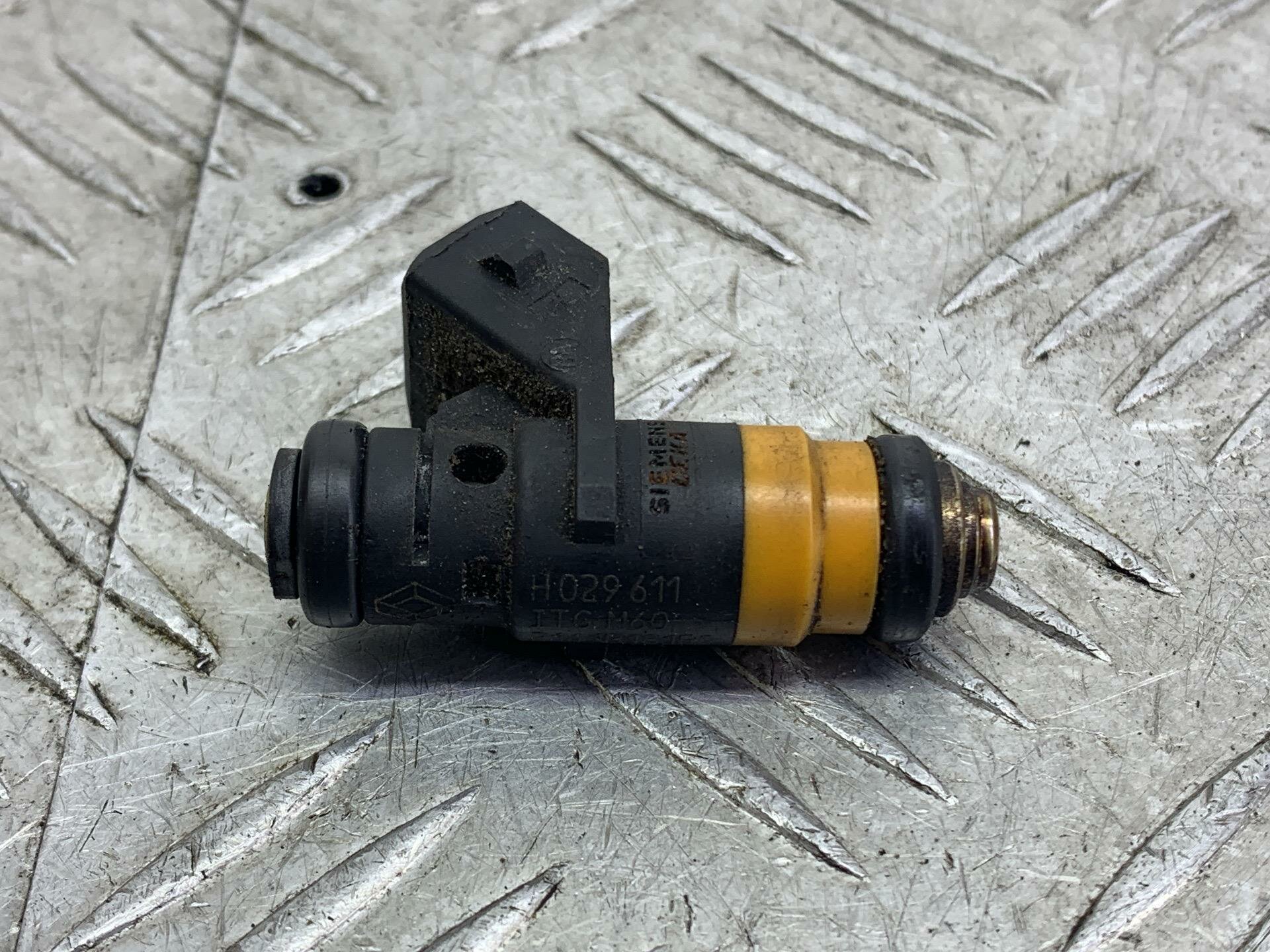 Форсунка топливная Renault Megane рест. (1999 - 2003) H029611