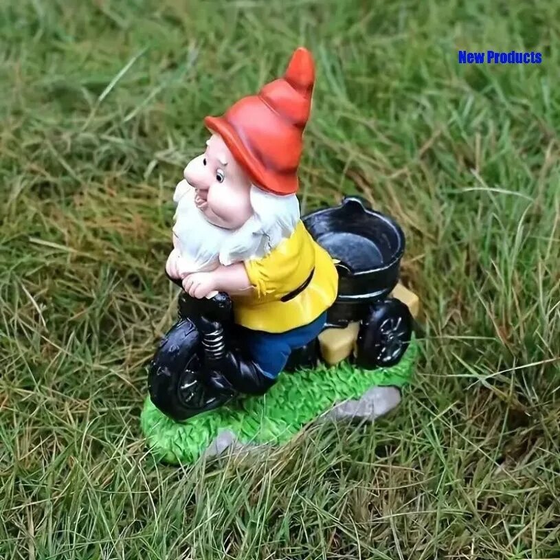 Садовая фигурка Гном на мотоцикле с цветами для сада и дачи из смолы — фото 1