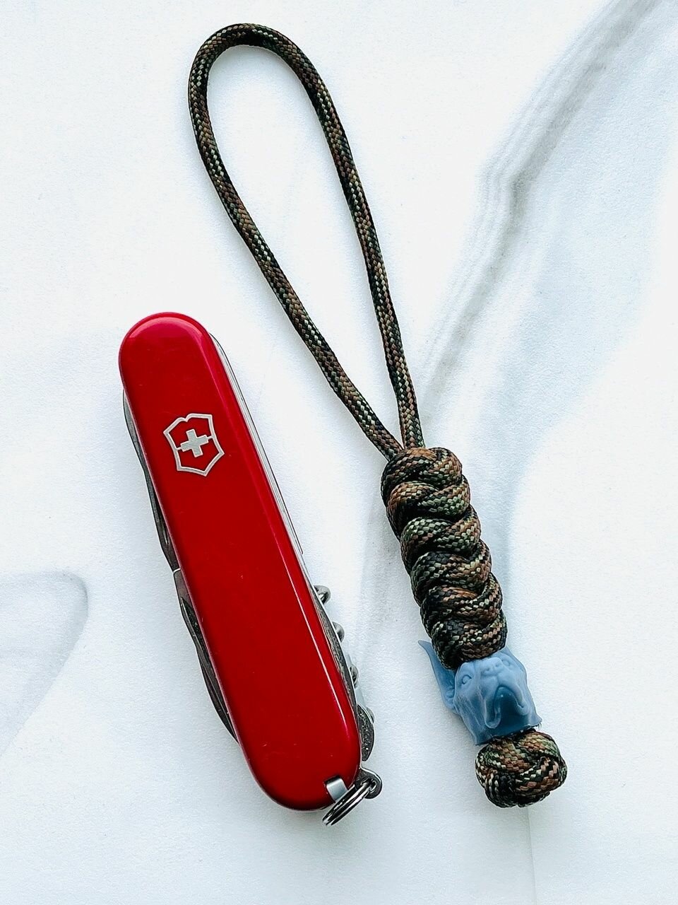 Темляк для ножа из паракорда с пластиковой бусиной "Бульдог"
