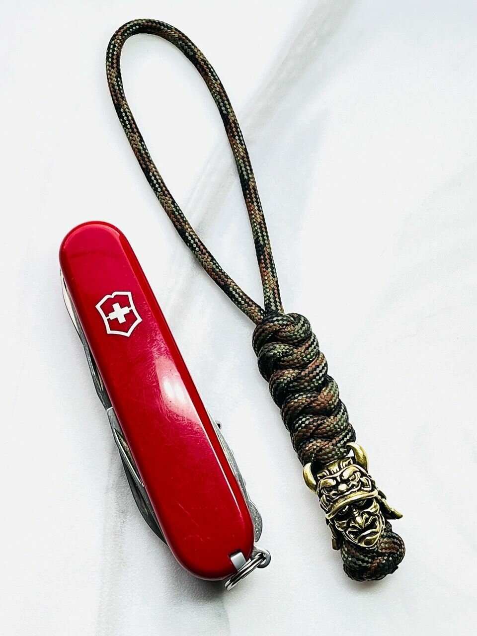 Темляк для ножа из паракорда с латунной бусиной " Шлем Самурая"