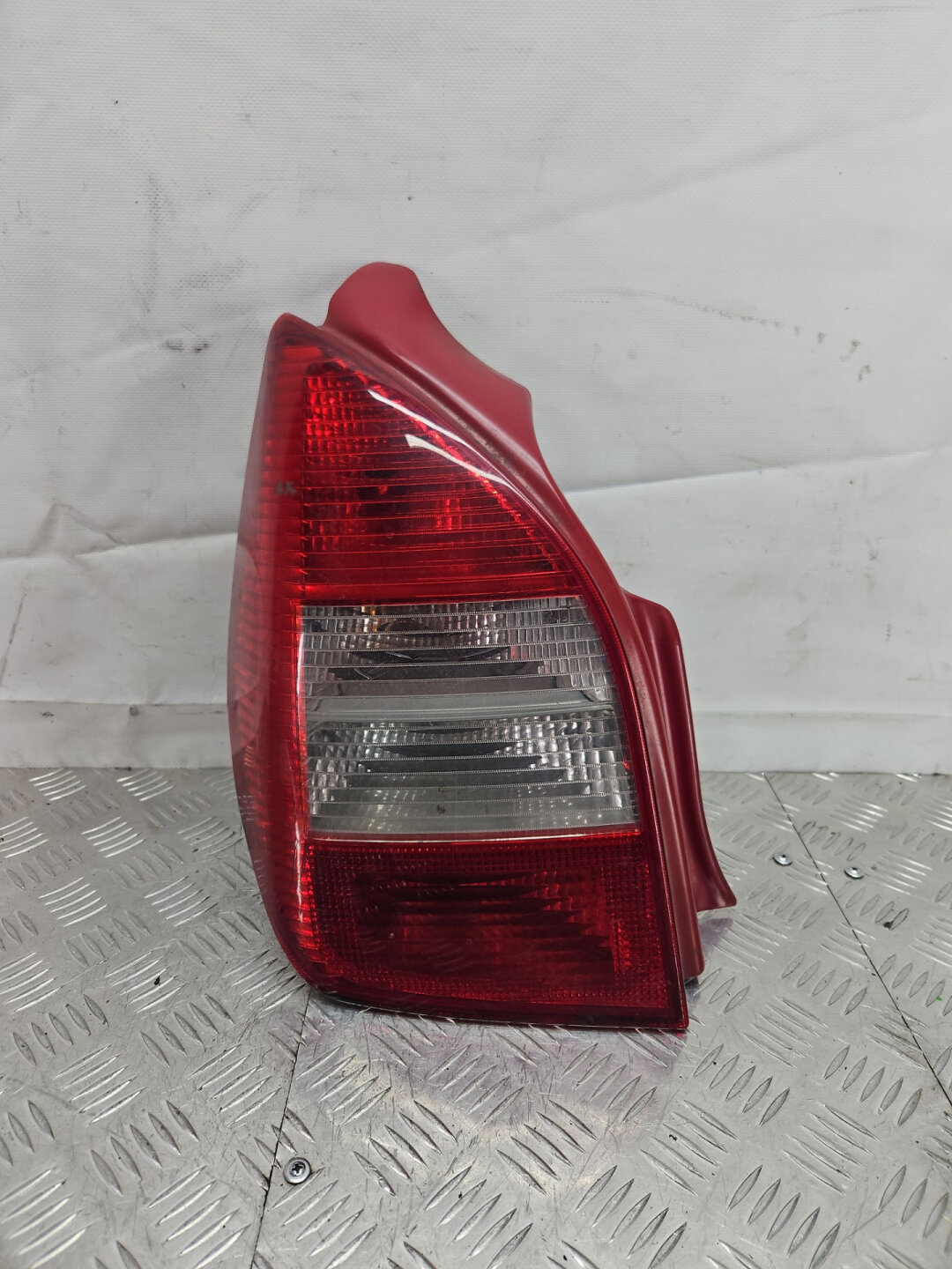 Фонарь задний левый Citroen C2 2006