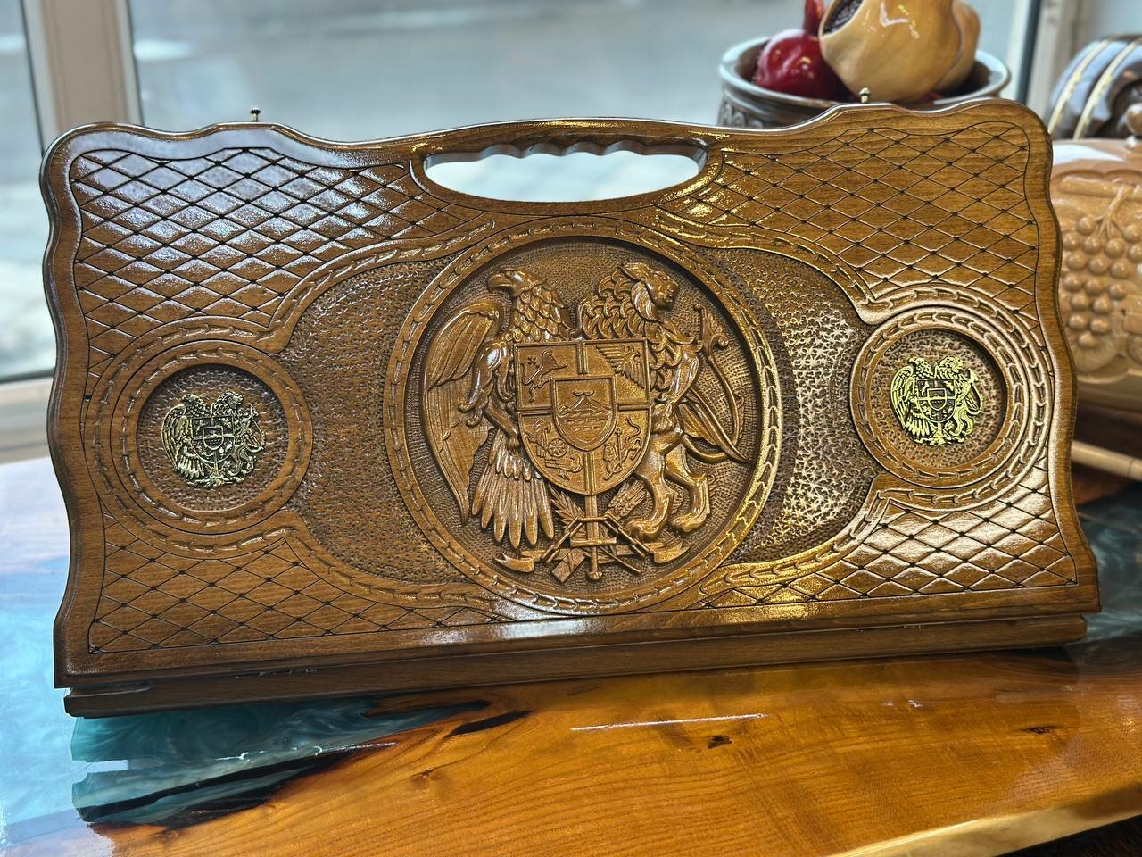 Резные нарды Handle "Герб Республики Армения", ручная работа, складные, дерево, темно-коричневые