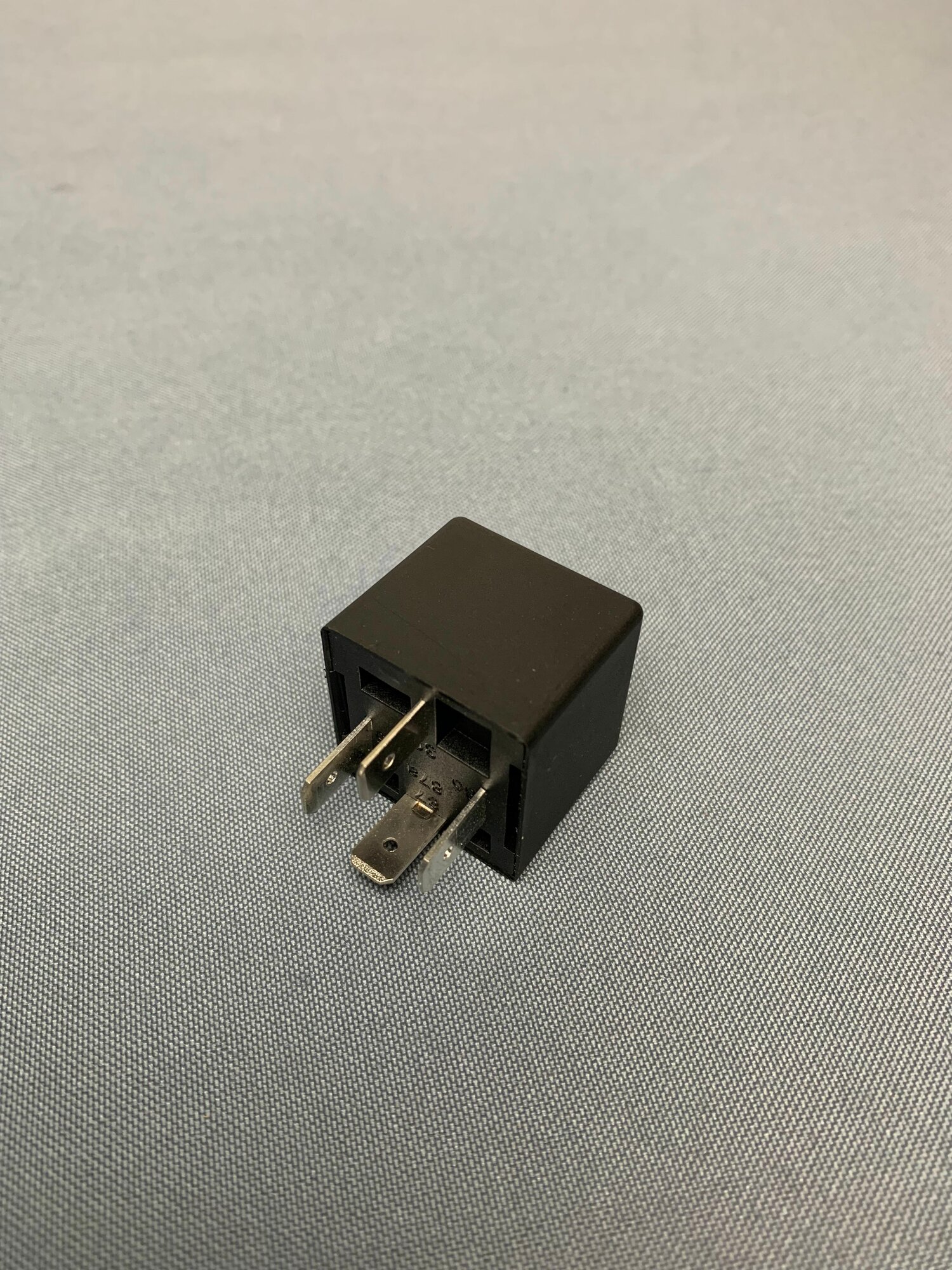 Реле компрессора пневмоподвески 645 (VAG, Porsche, MB Wabco) 4H0951253A