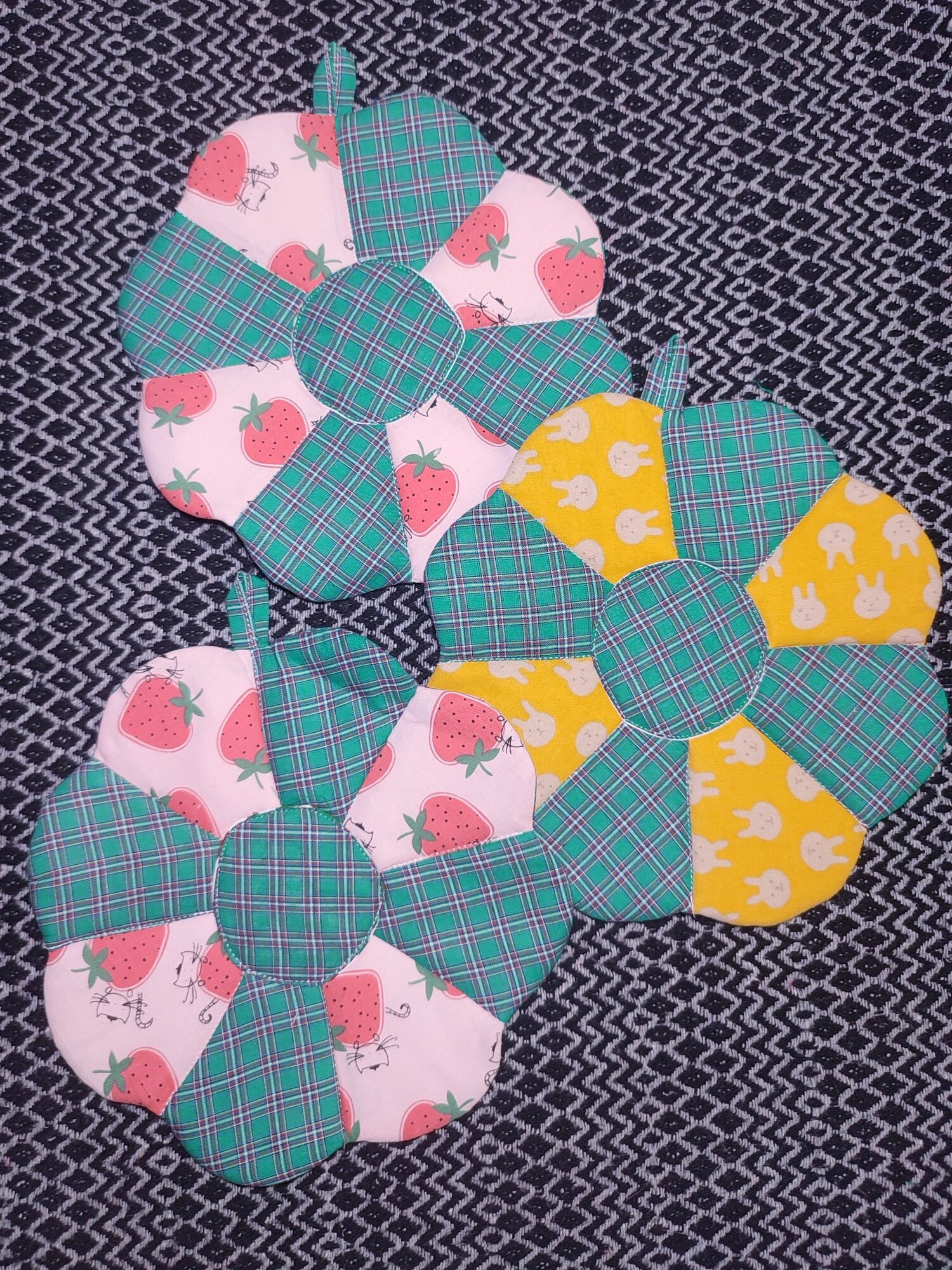 Прихватки кухонные в форме цветочка 3 штуки 20х20