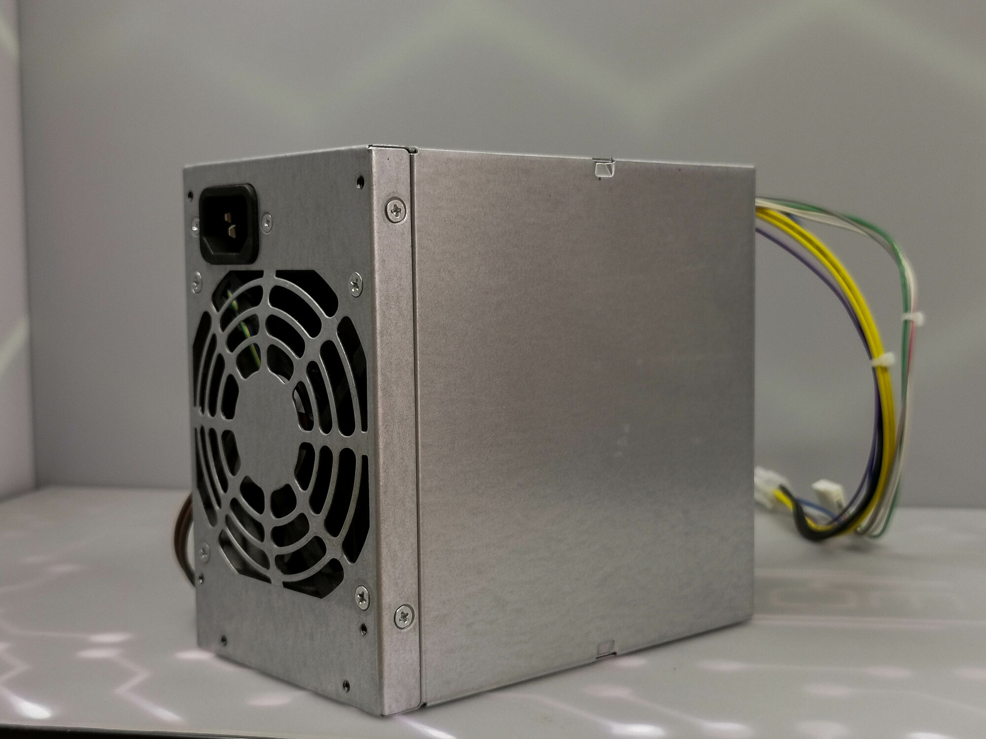 Блок Питания HP 611483-001 PC9057 320W вентилятор 92mm fan ATX для сервера