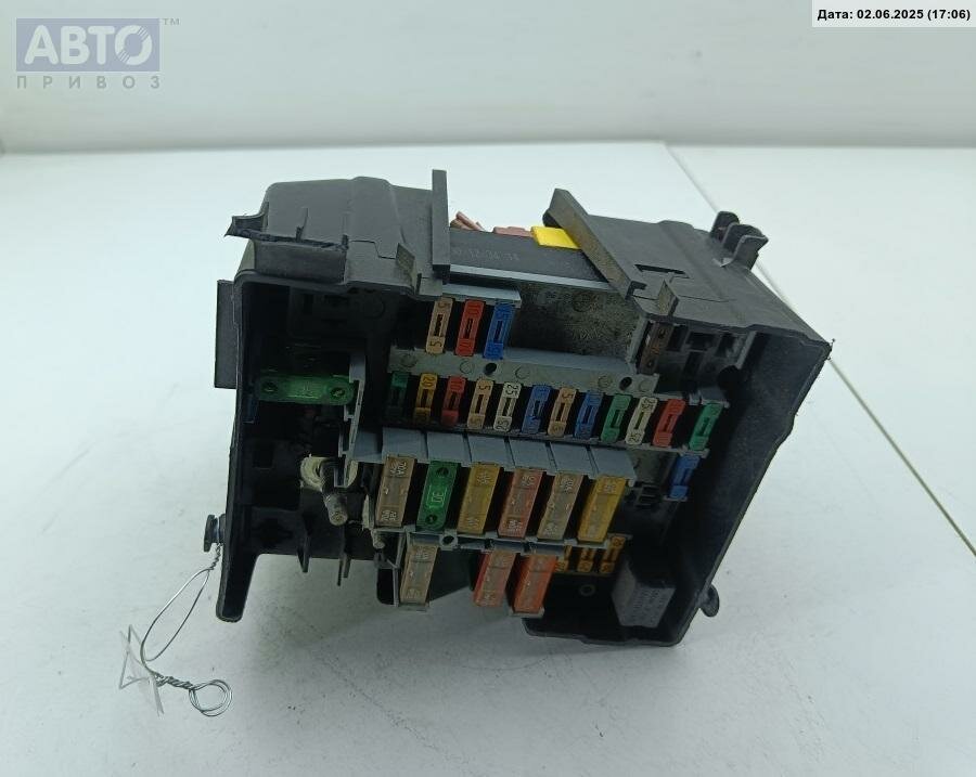 Блок предохранителей Peugeot 607