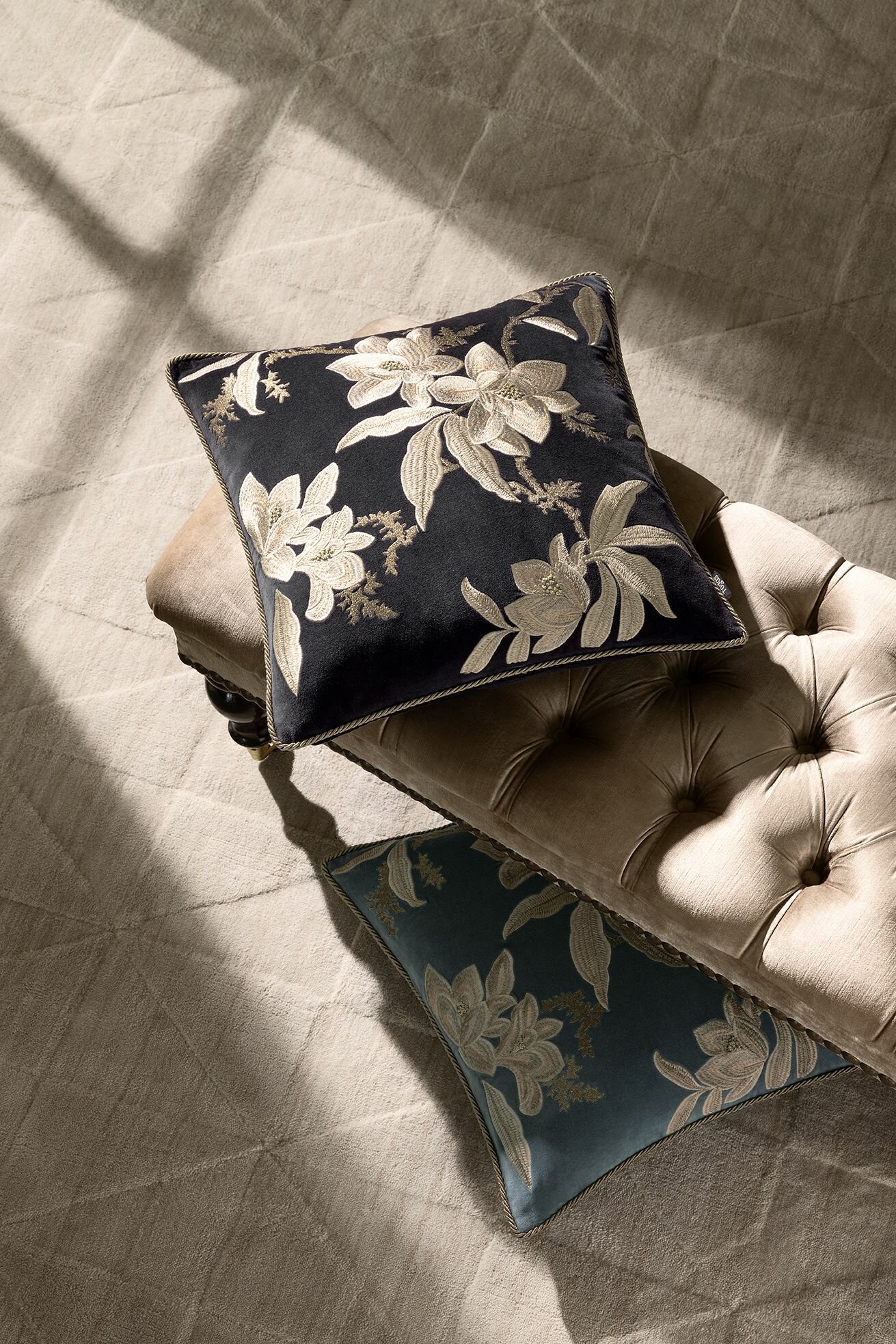 Декоративная подушка Togas "Флорада", хлопок, вышивка, 45х45 см