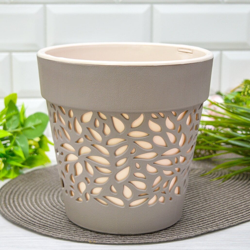 Кашпо пластиковое "Блоссом" 3,5л, цвет мокачино, с декоративными отверстиями