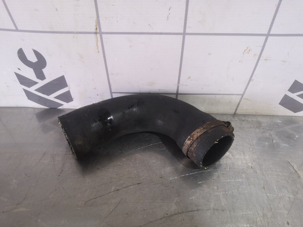 Патрубок интеркулера VW Passat B5 96-00