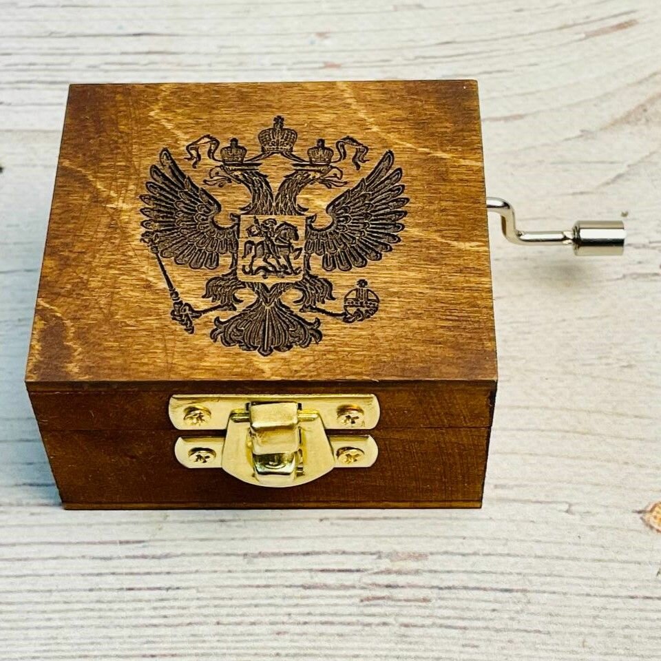 Музыкальная деревянная шкатулка-шарманка "Герб России" гравировка с мелодией Гимн России