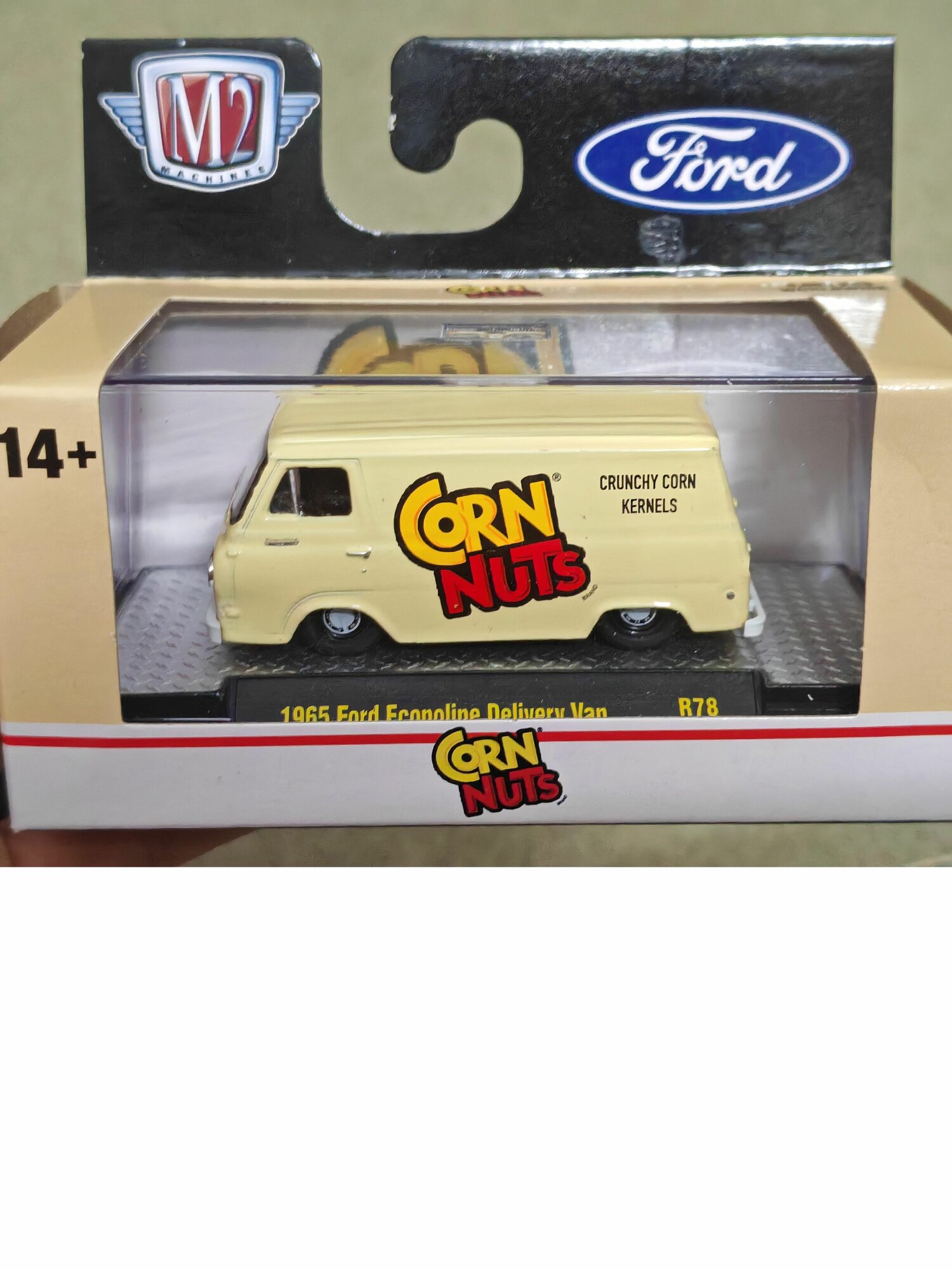 Машинка M2 Machines 1/64 1965 Ford Van cream color Die-cast Alloy Car Model Collection Toy Gift