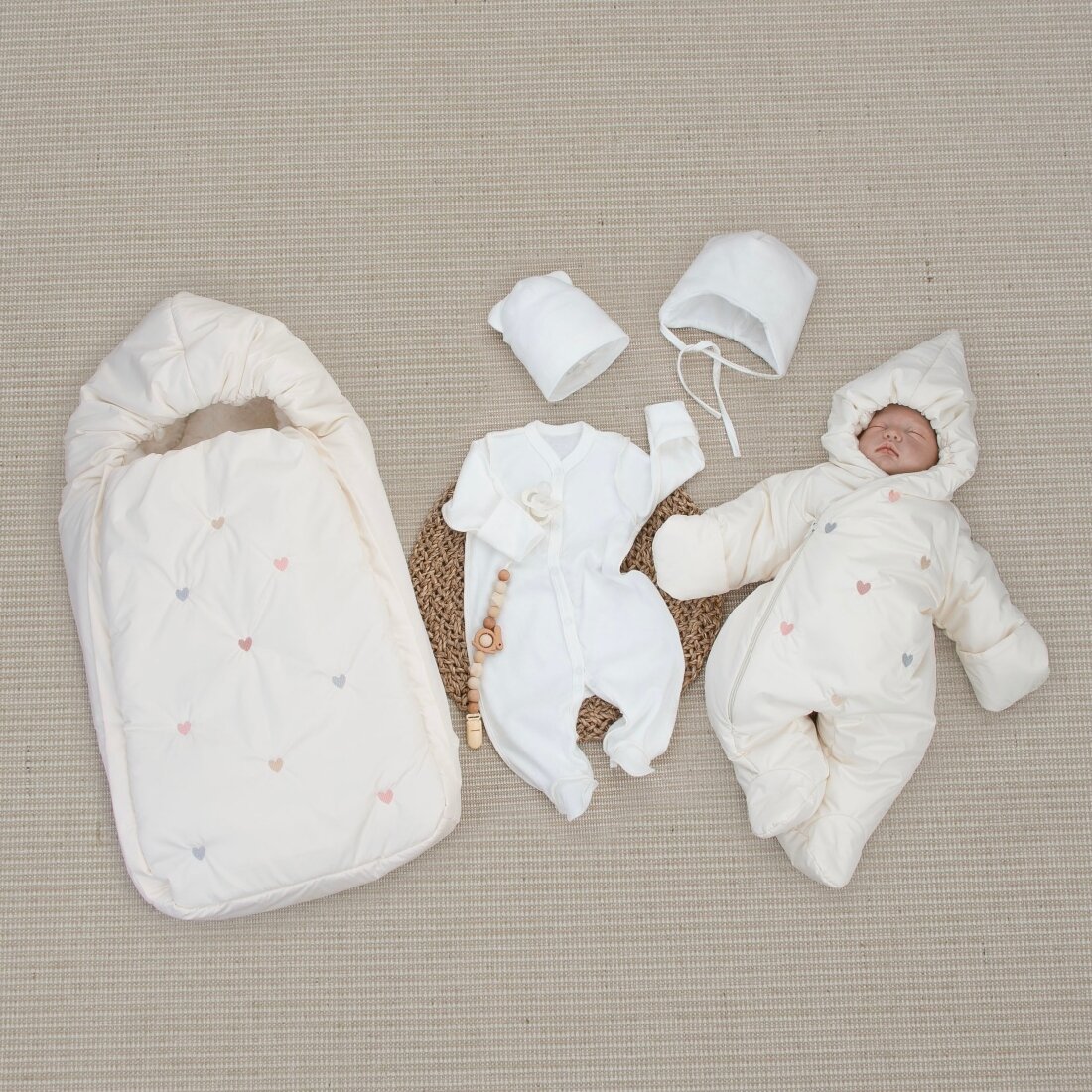 Комплект на выписку 5 предметов "Акварель. Вышивка Сердечки", зимний, молоко