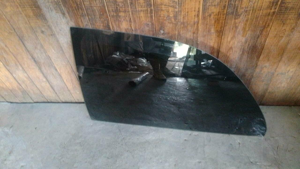 Стекло кузовное заднее левое Dodge Caravan 4 (2000 - 2007)