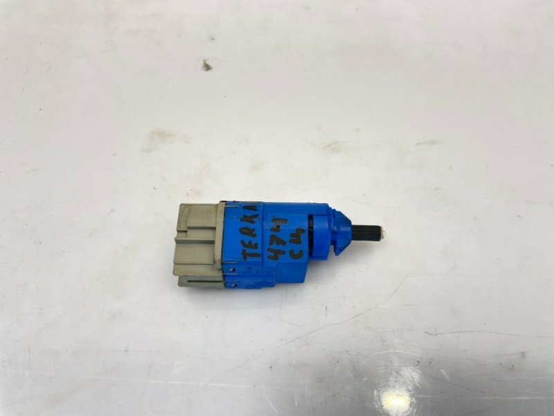 Б/У концевик педали сцепления Nissan Terrano 2015 D10 F4RA400 60954 NISSAN арт. 2532500Q0A