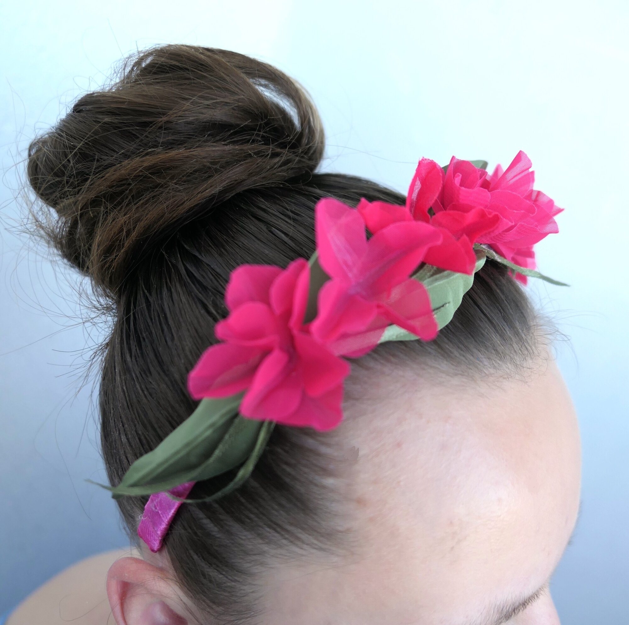 Ободок-венок с цветами розовая фуксия