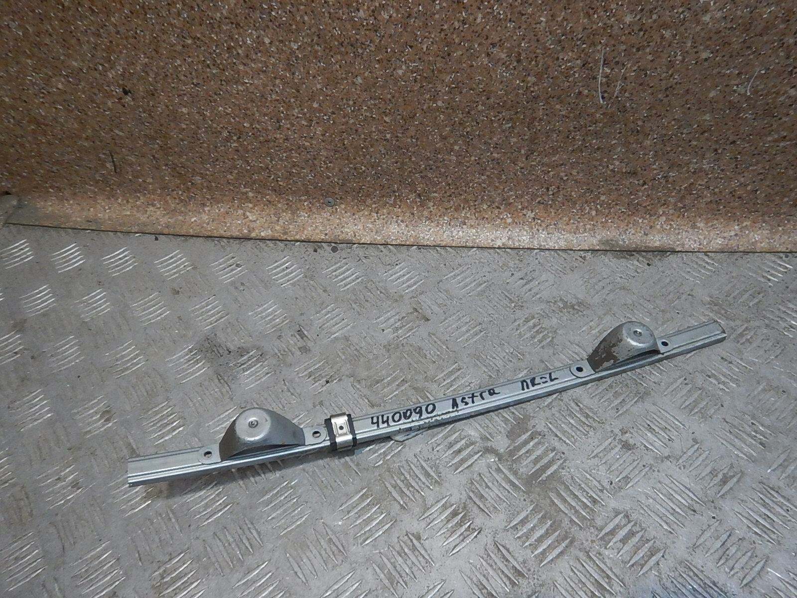 Б/У Направляющая стекла двери, Opel (Опель)-ASTRA H (04-) OPEL ASTRA H (04-) передняя Без видимых повреждений. 440090 GEN...