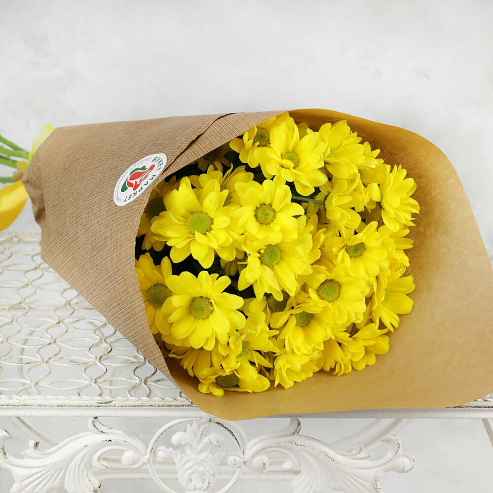 Монобукет "Букет Маркет", хризантемы, крафт-упаковка, высота 60 см