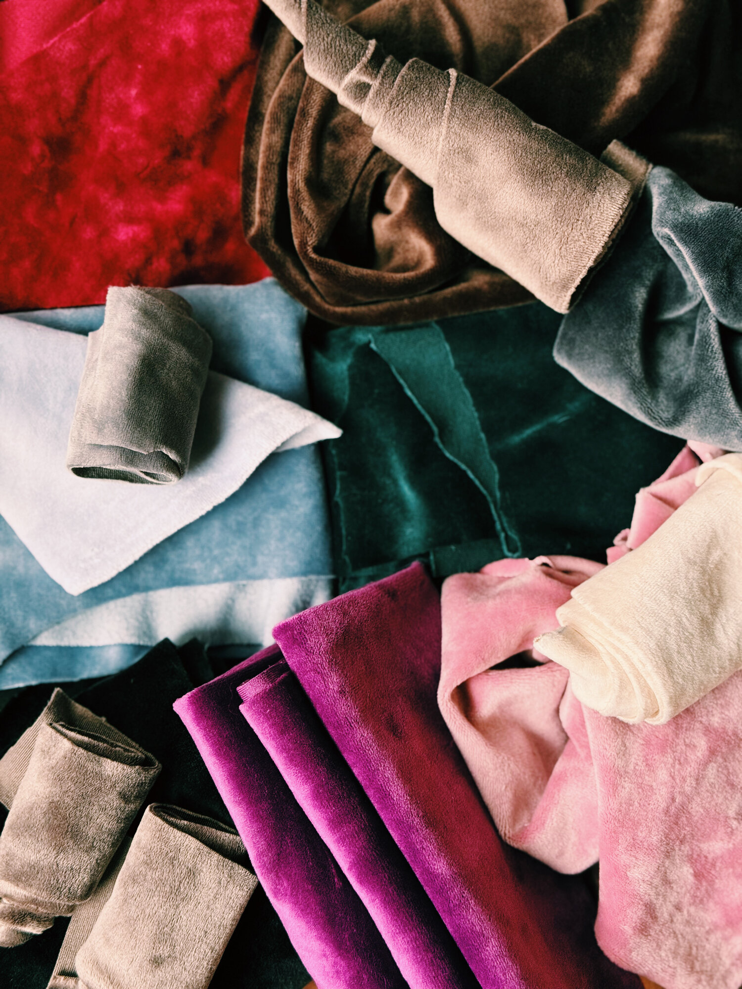 Лоскут для рукоделия "Бархат стрейч", лоскуты разных размеров и цветов, 400 гр