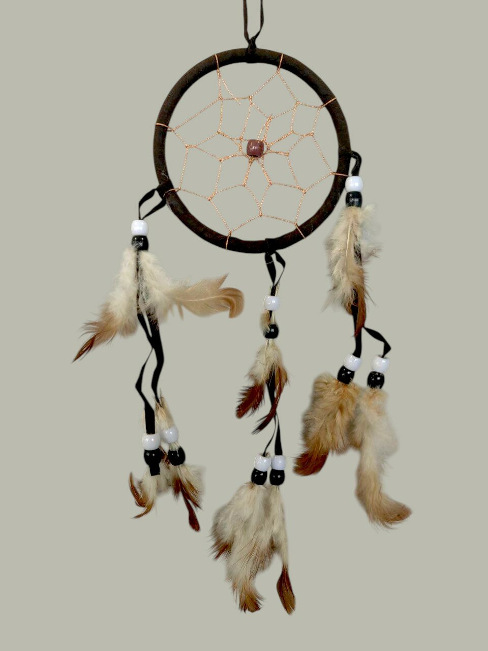 Ловец снов Коричневый Круг с натуральными перьями (9 на 35 см.), 1 шт.