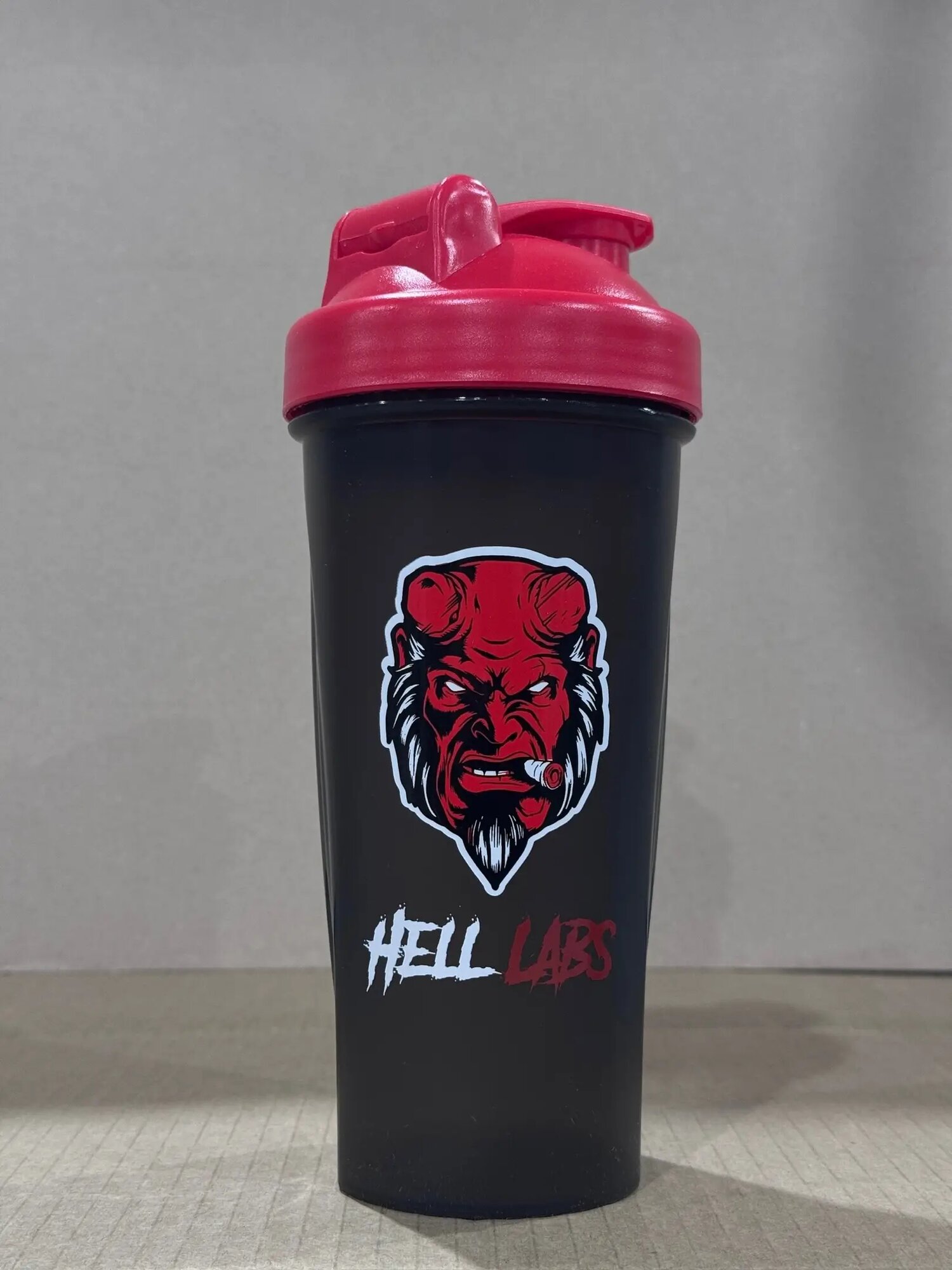Шейкер Hell Labs "Бык", для спортзала, 600мл, пластик, герметичная крышка, BPA free