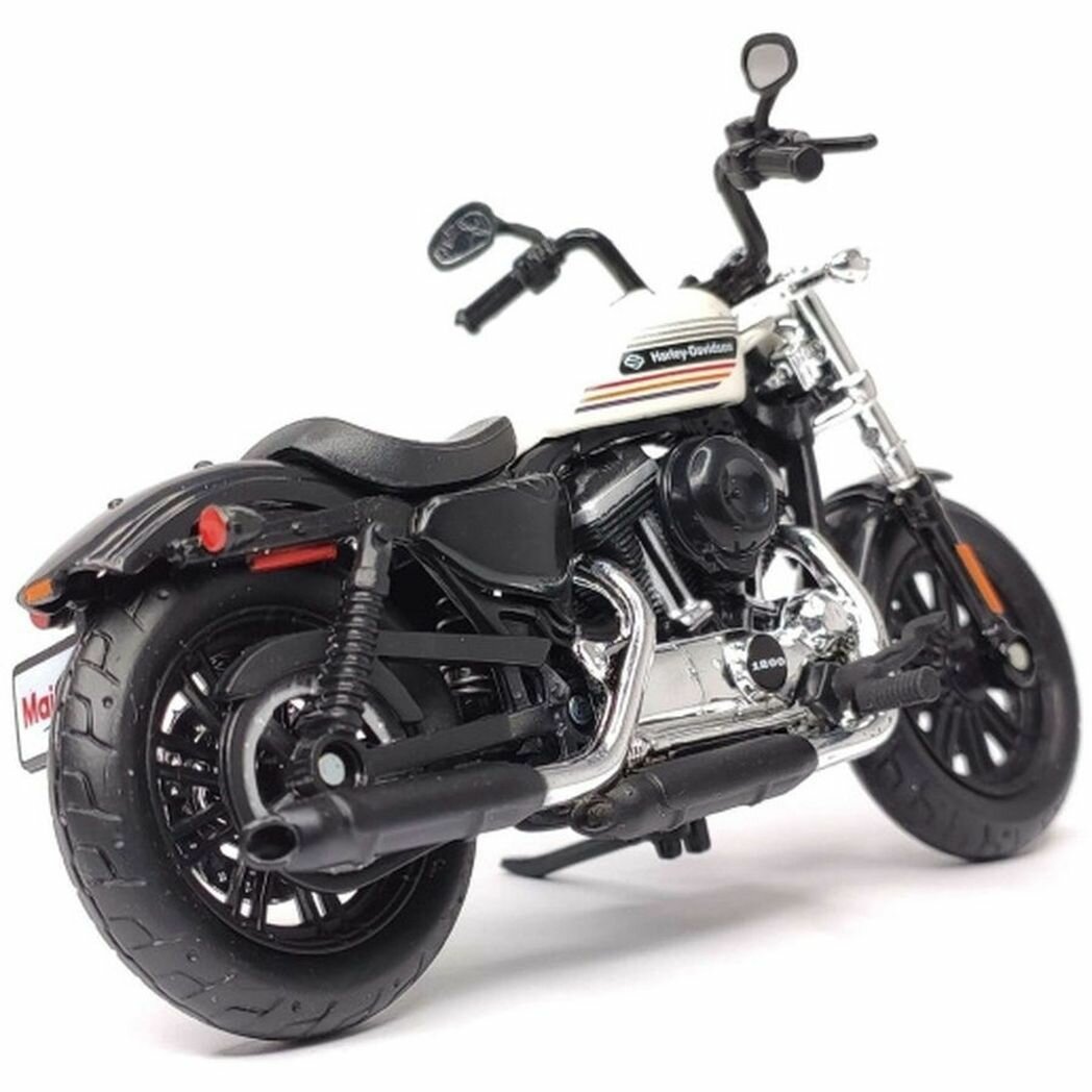 Игрушечный мотоцикл Harley Davidson в масштабе 1/18, черно-белого цвета, для коллекционирования и игр — фото 1