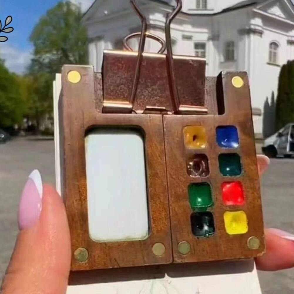 Мини-палитра акварельных красок орехового цвета с зажимом