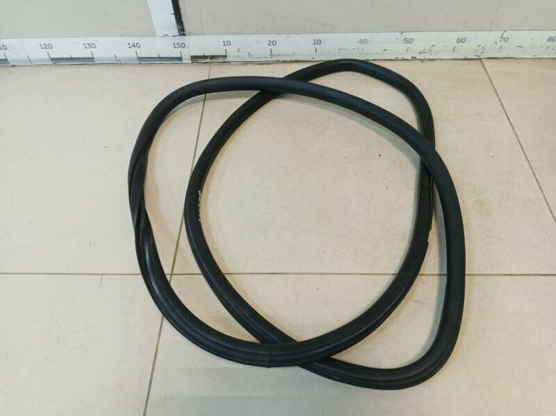 Уплотнитель проема двери задней левой Skoda Octavia A5 1Z- 2004-2013