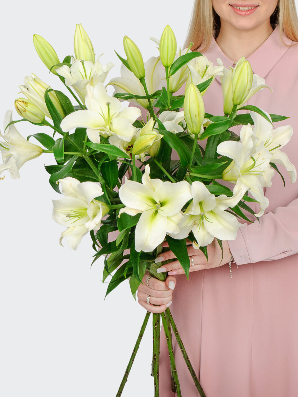 Букет из 7 белых лилий элегантный и ароматный подарок, высота 65 см