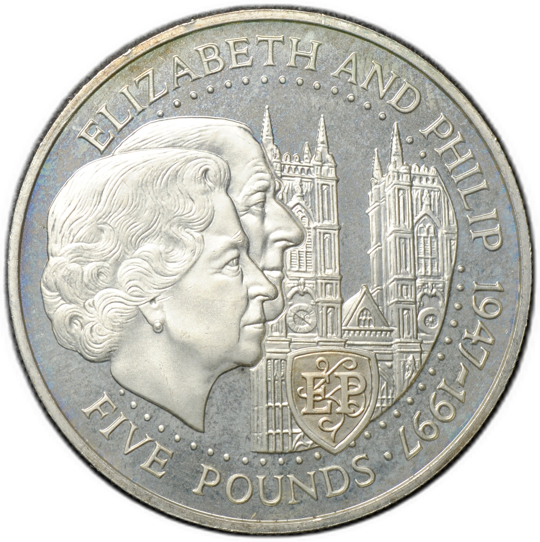 Монета 5 фунтов 1997 50 лет свадьбе Королевы Елизаветы II и Принца Филиппа Гернси