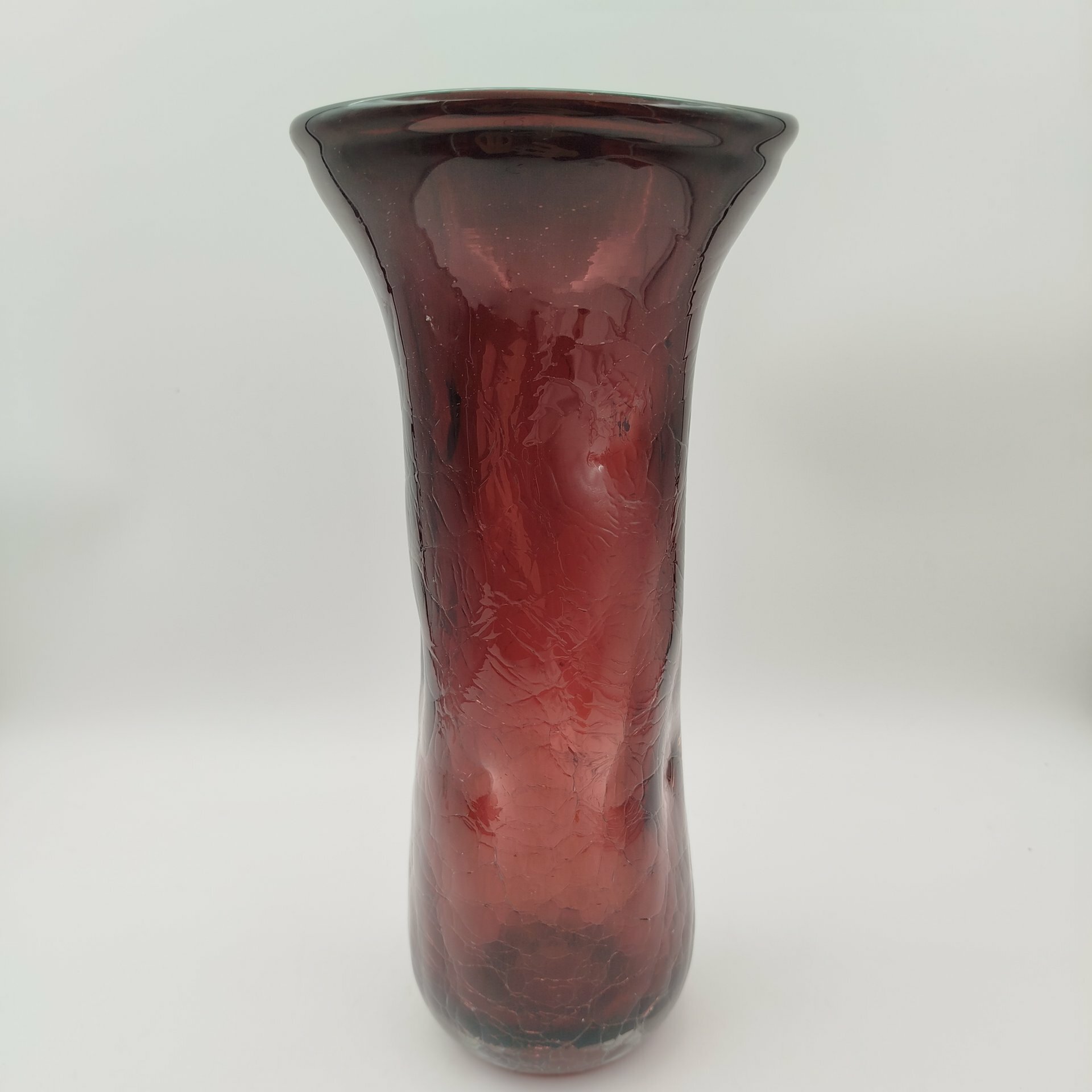 Ваза для цветов фиолетового оттенка с рельефным абстрактным декором, Boru collection