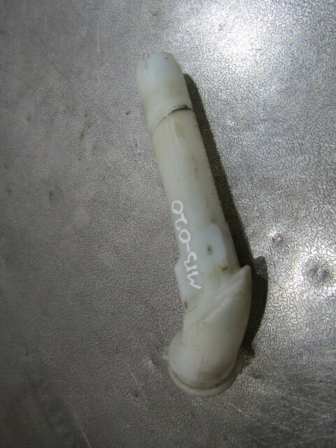 Горловина бачка омывателя Mercedes Axor