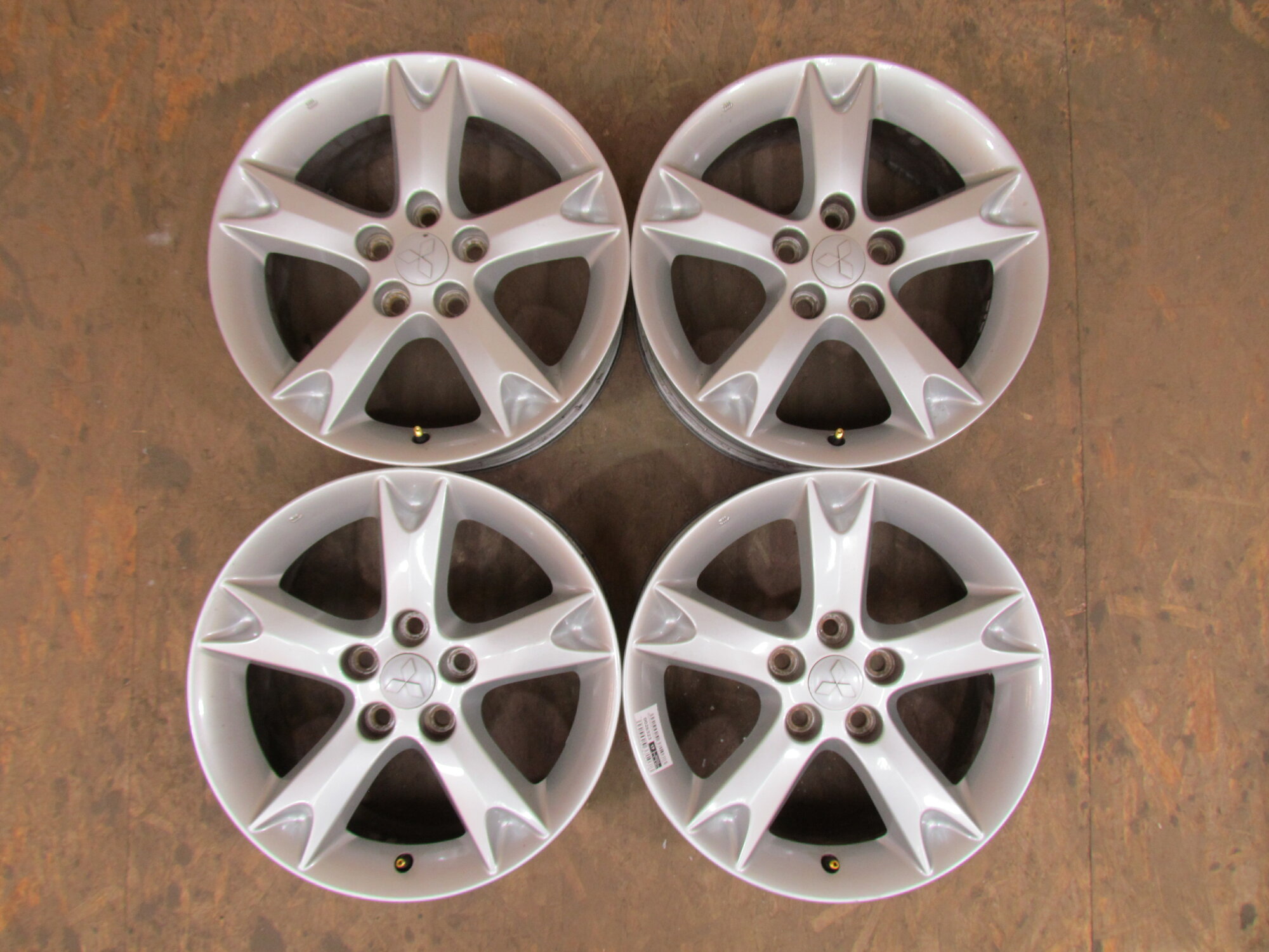 Комплект колесных дисков Mitsubishi R17 7J ET46 5*114.3 DIA67.1 (оригинал) 0026323