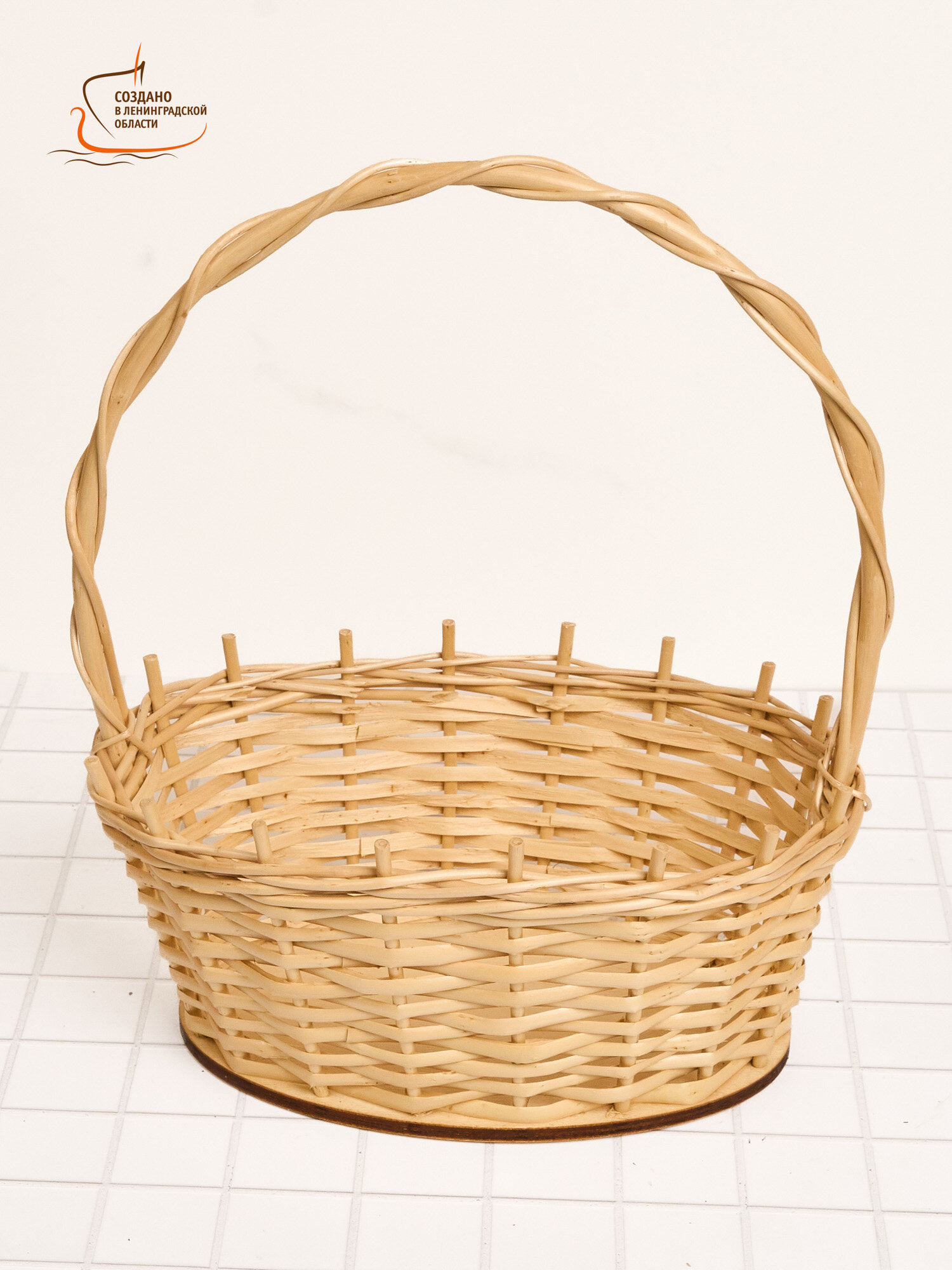 Корзинка плетеная из лозы овальная для подарка, цветов, фруктов, длина 27 см, ширина 19 см, высота с ручкой 34 см