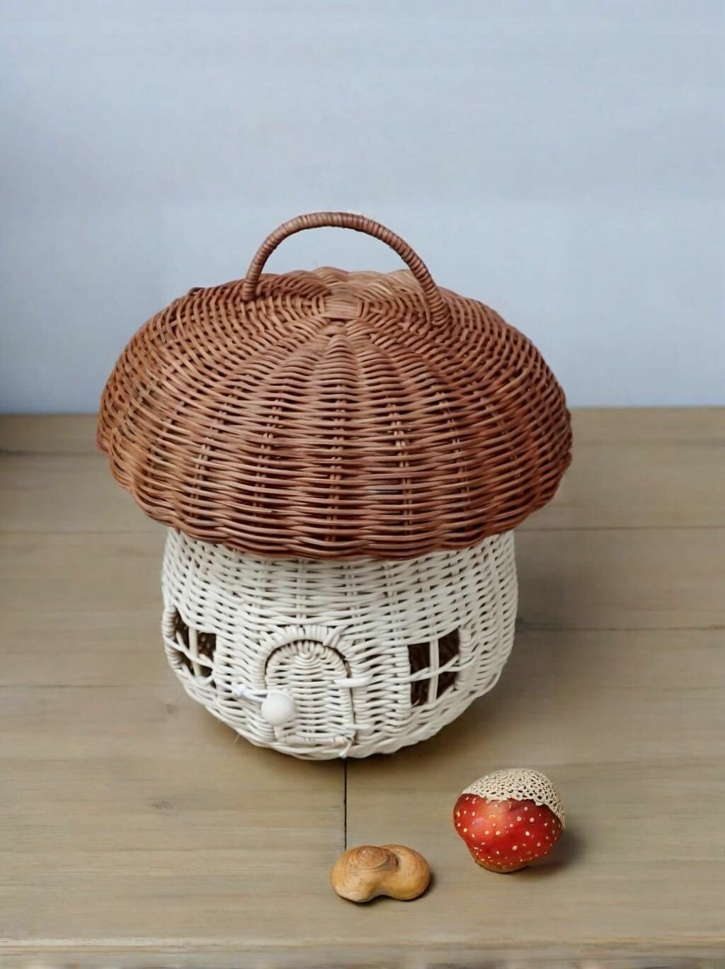 Домик в форме гриба с крышкой (круглое окошко) Ручная детская корзина для игрушек из ротанга