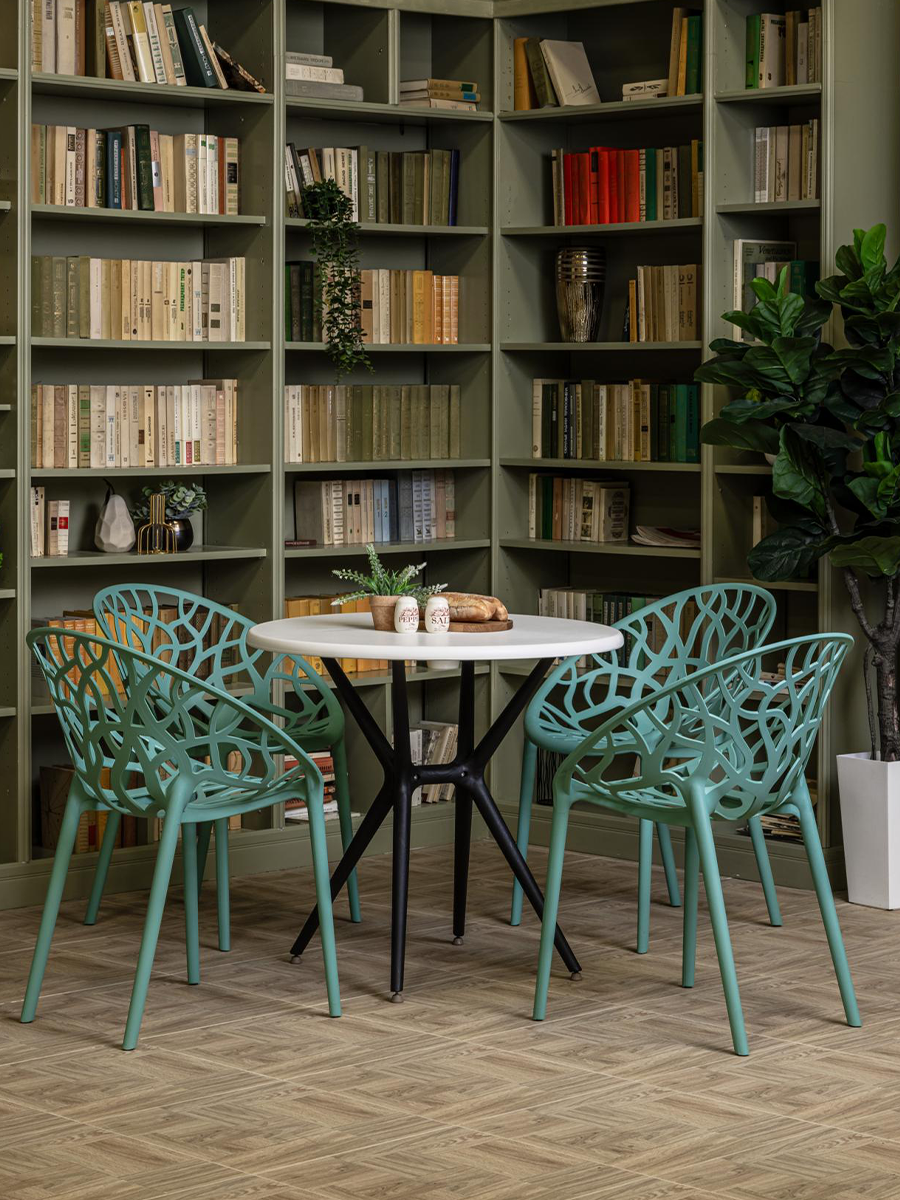 Комплект садовой мебели Royal Family: черно-белый стол TOM + 4 стула ARIA нефрит