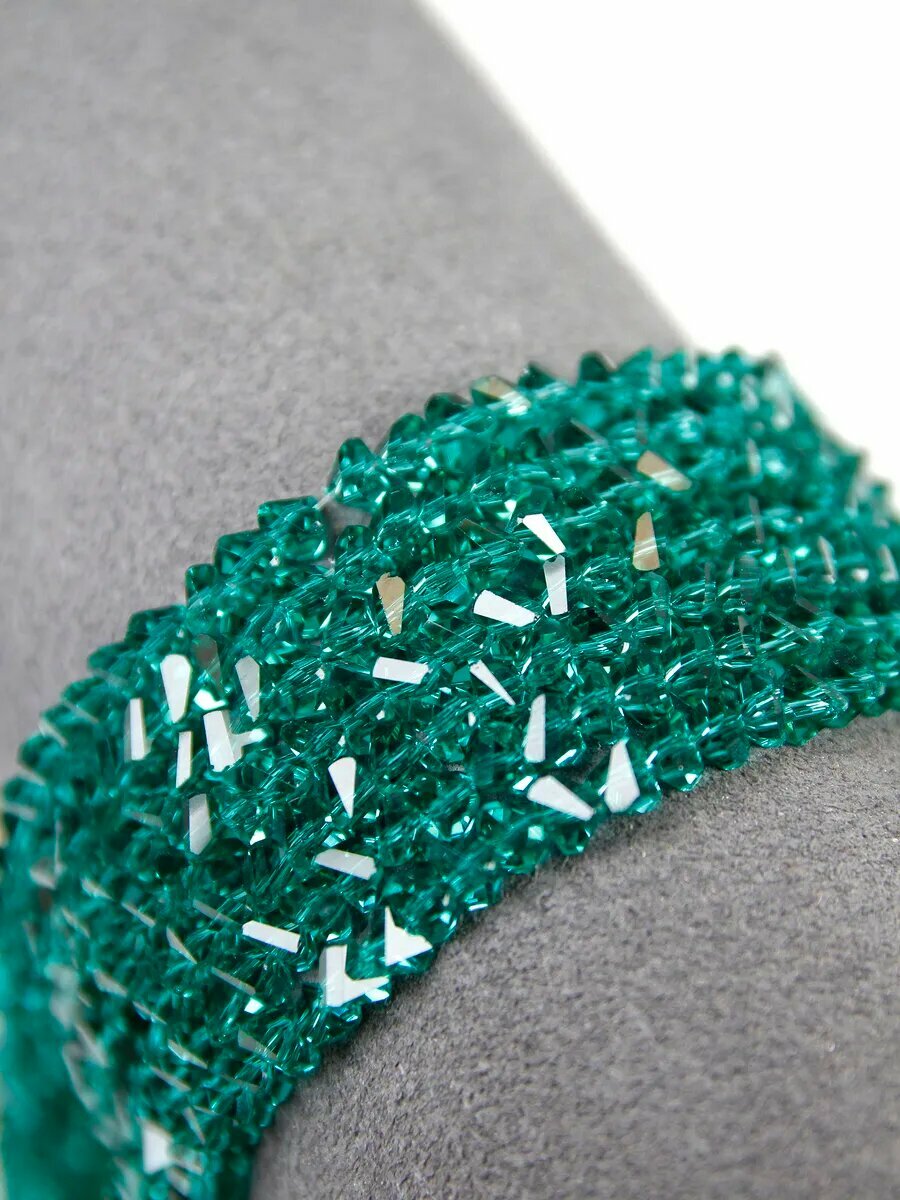 Алмазная грань, стекло, изумрудный - сердечки 4 мм - 36 см