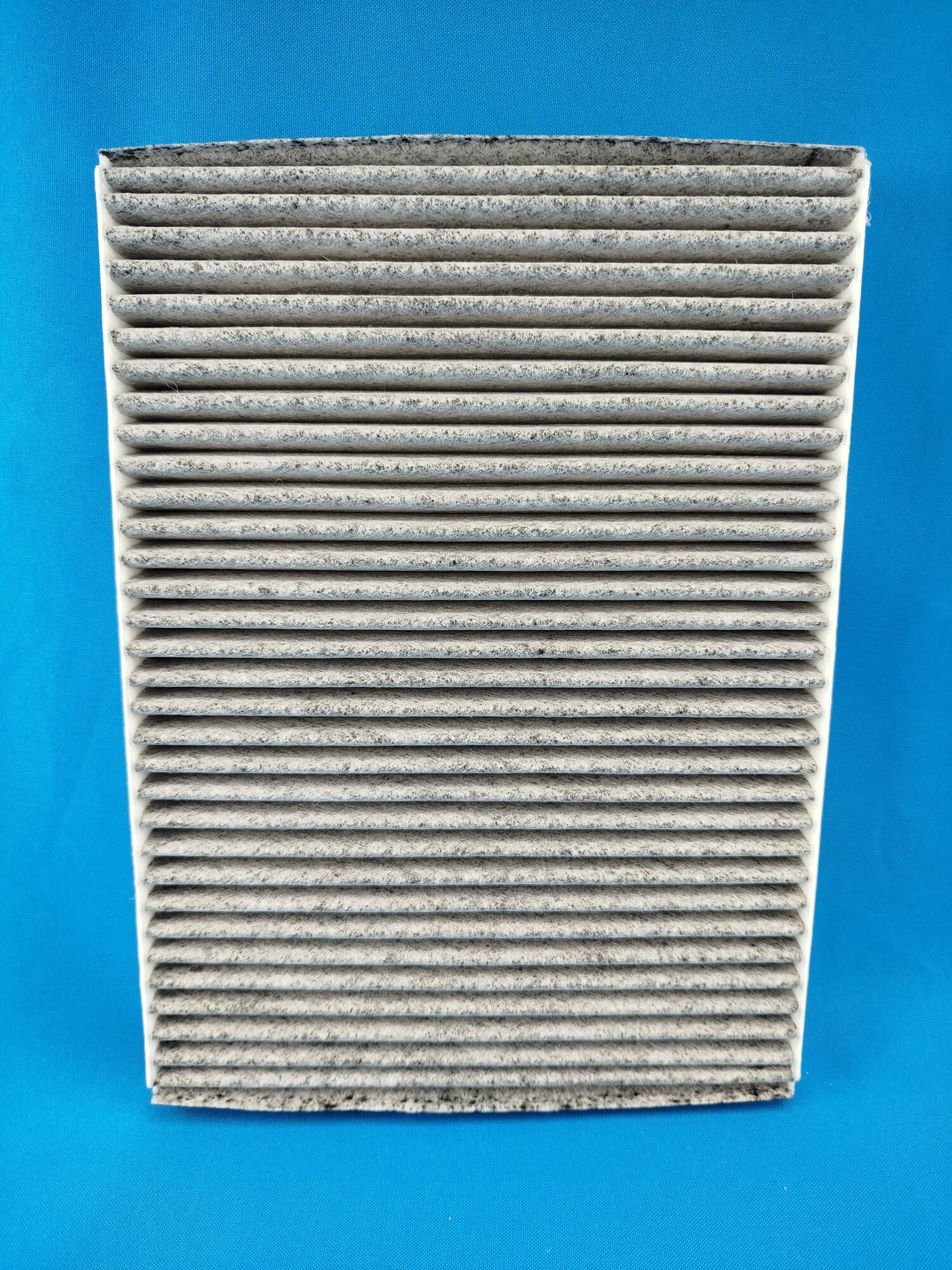 Фильтр салона "PILENGA" для автомобилей VW Passat 00->05, Golf 91->97, Caddy 95->04, Vento 91->98 угольный