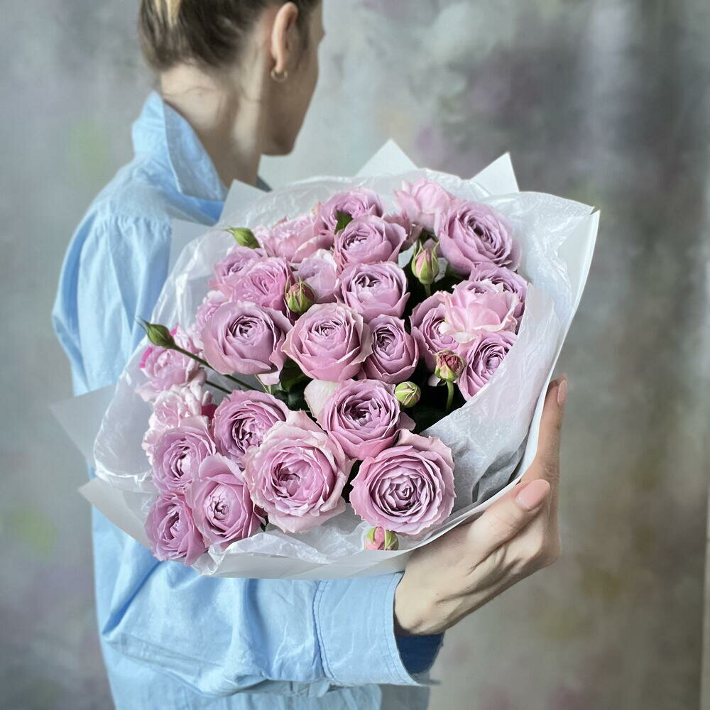 Букет из лавандовых роз для любимой мамы, коллеги, девушки, руководителя