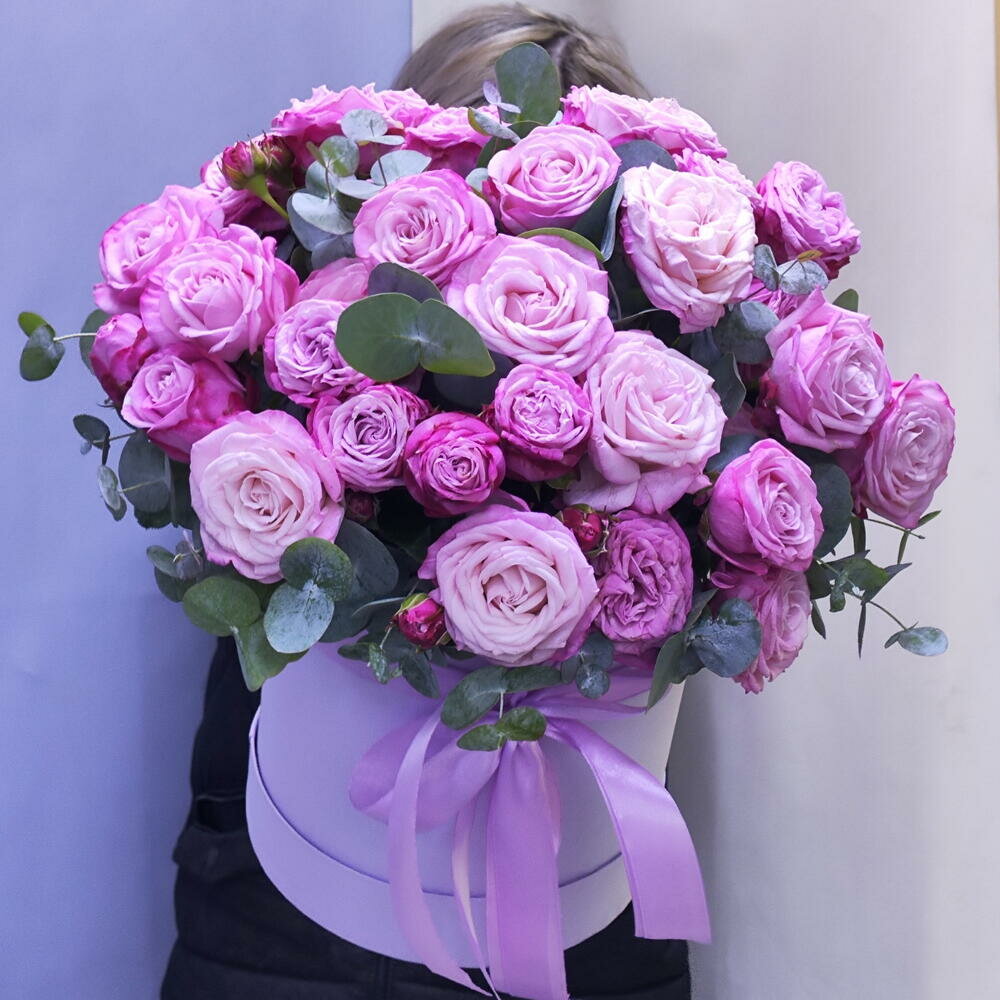 Цветы в коробке из кустовой пионовидной розы