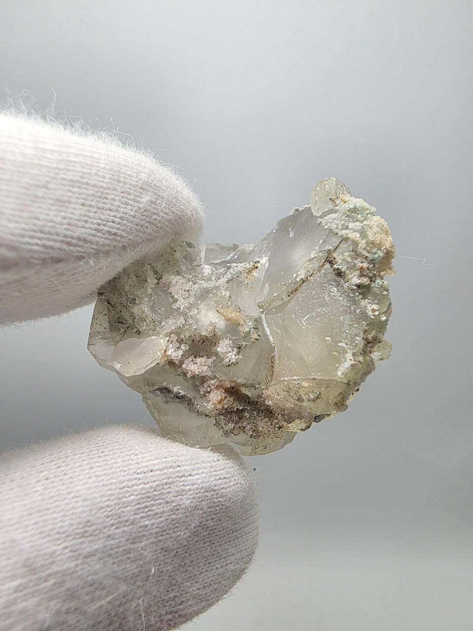 Кальцит с пиритом 30 мм, 14 г.