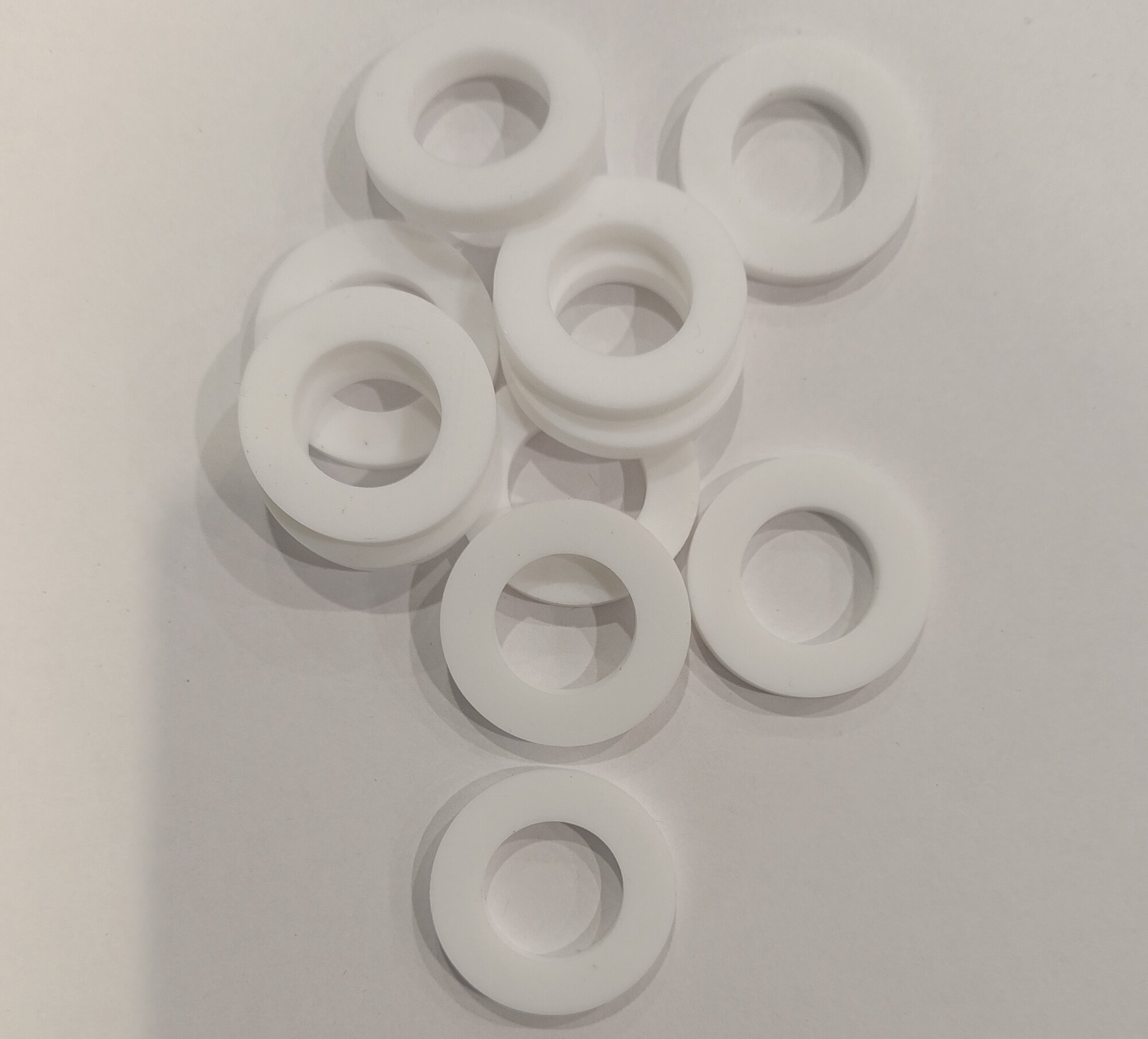 Шайбы из фторопласта 24*13*4 мм, под болт М12, упаковка 15 шт.