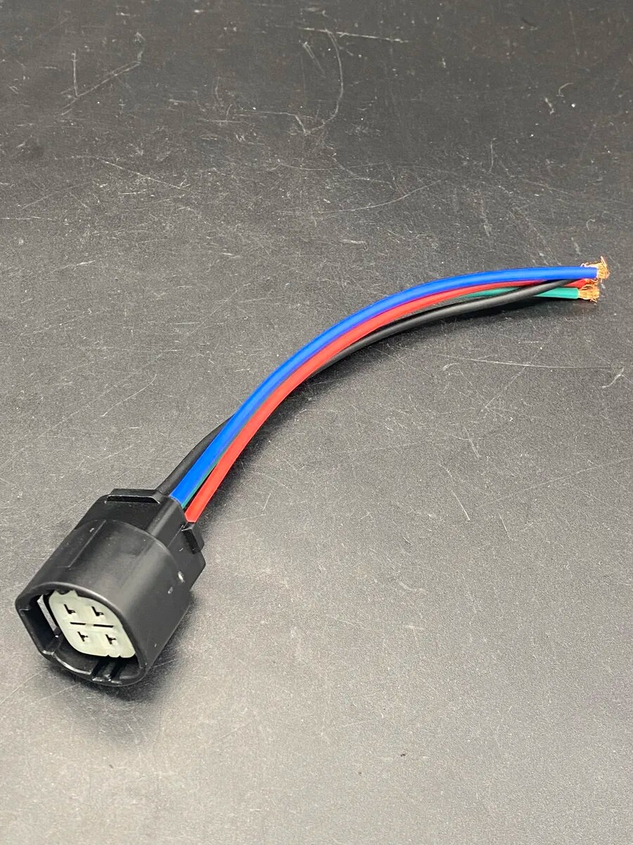 Разъем ( фишка ) генератора Новое Tesla Technics