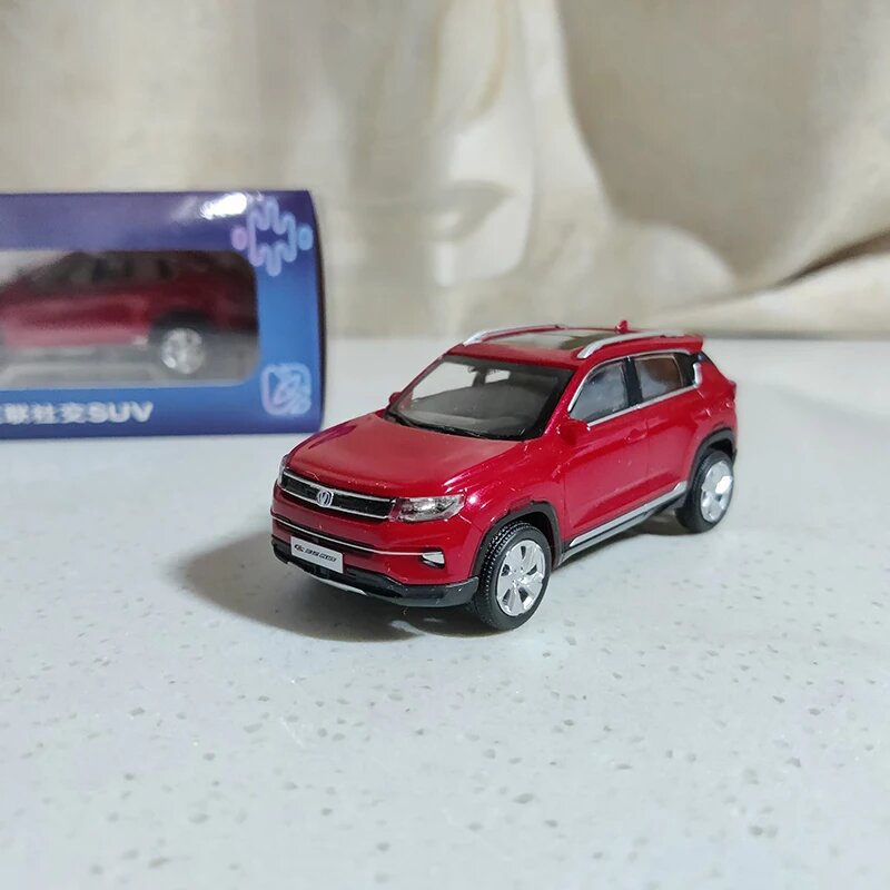 Пластиковая модель автомобиля Changan CS35 Plus 2018 JERREN 1:43