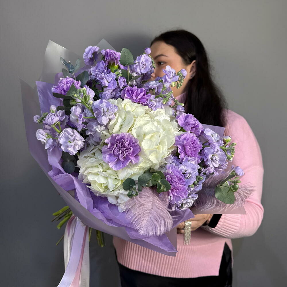 Букет Madam Polina "Pudra Purple", гортензии, маттиола, гвоздики