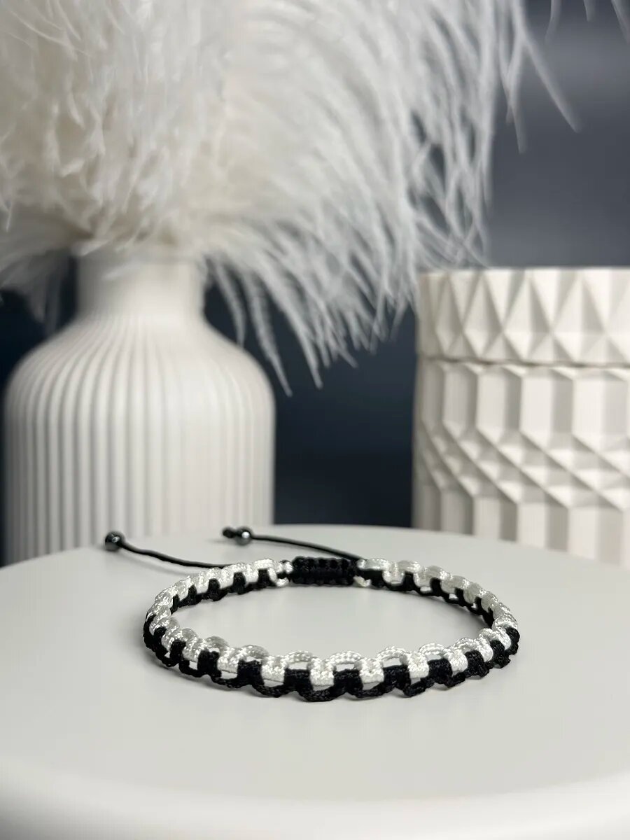 Плетеный браслет