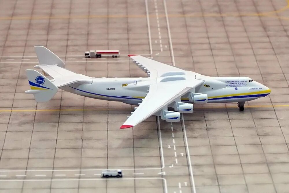 Игрушка самого большого самолёта в мире Ан-225 Мрия, масштаб 1:400, металл. Игрушка самолёта может быть — фото 1