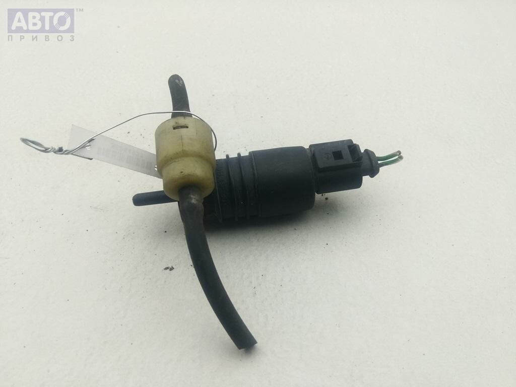 Насос (моторчик) омывателя стекла Volkswagen Golf-4