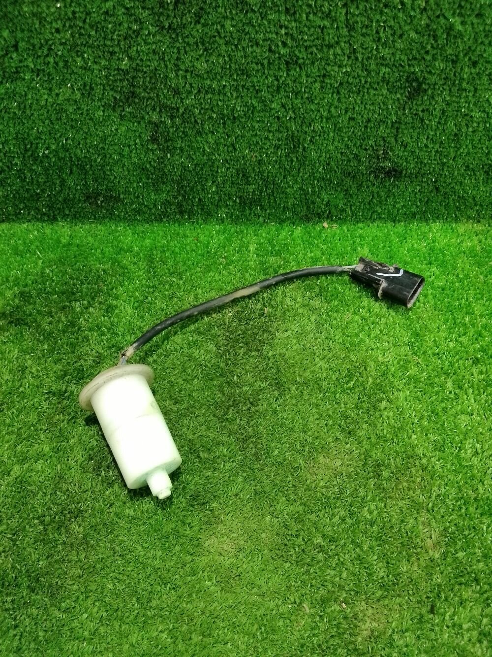 Датчик уровня бачка омывателя Kia Rio 3 Б/У с пробегом