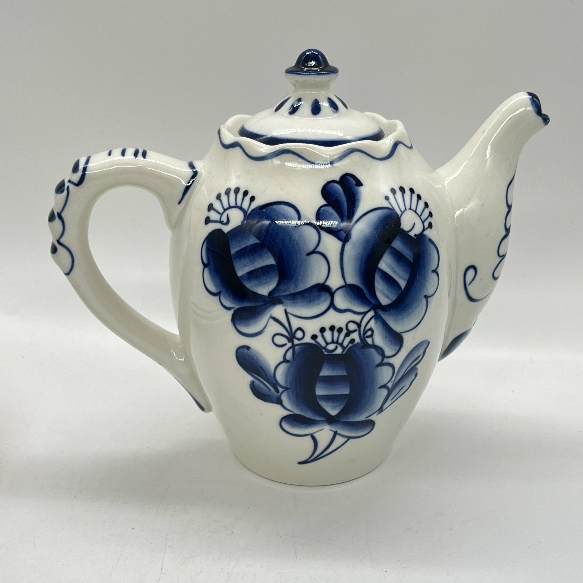 Чайник заварочный с расписным цветочным декором (крышка в подборе), фарфор