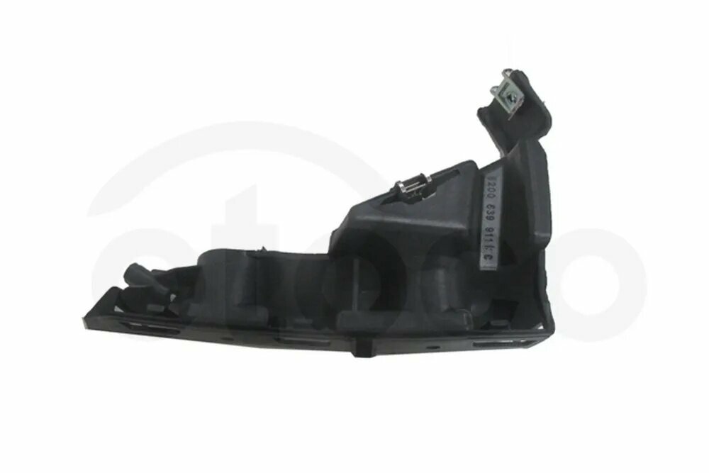 Кронштейн переднего бампера правый; для Renault Symbol / Thalia (2009 2012) 8200699911